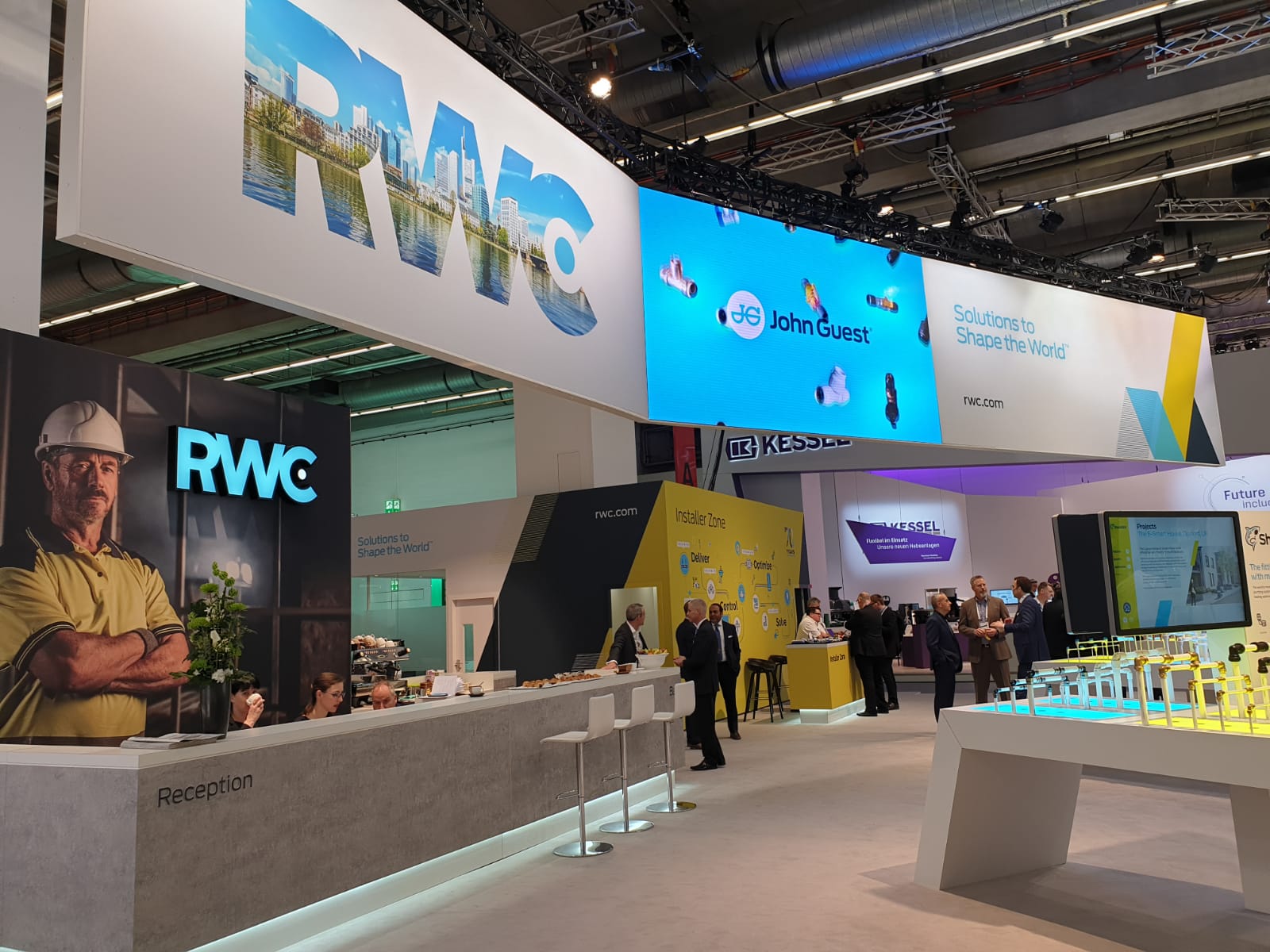 Presentación de nueva imagen corporativa de RWC en ISH 2019 - SharkBite ...